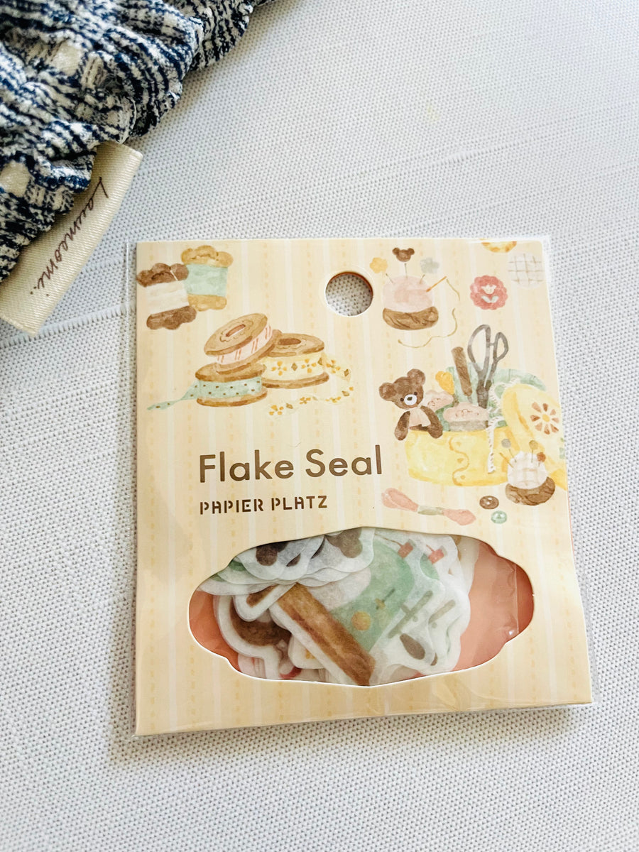 [Nakauchi Waka] Bear & Sewing flake stickers – papertreats